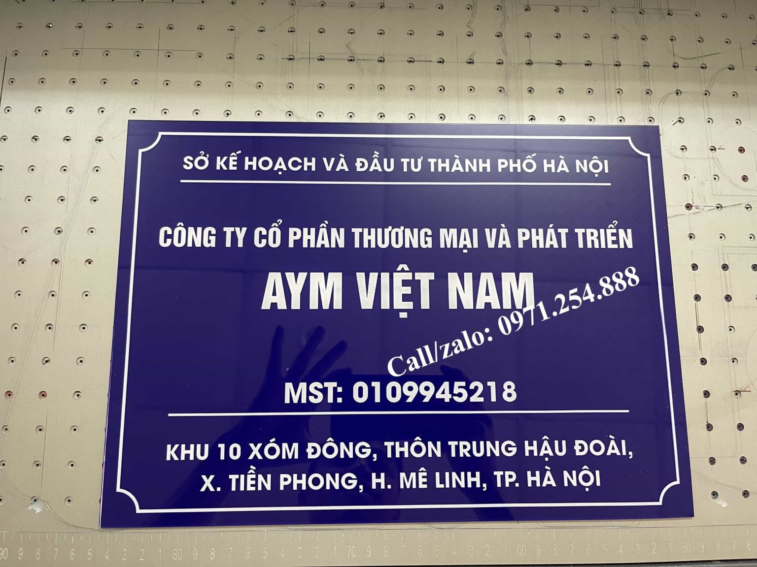 Biển công ty mica in UV đẹp rẻ lấy ngay trong ngày chỉ từ 100k